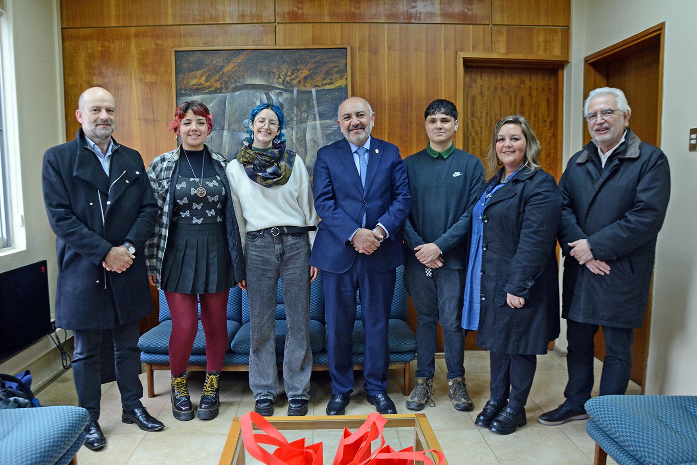 Rector reconoció a estudiantes de Arquitectura UBB que ganaron concurso ...