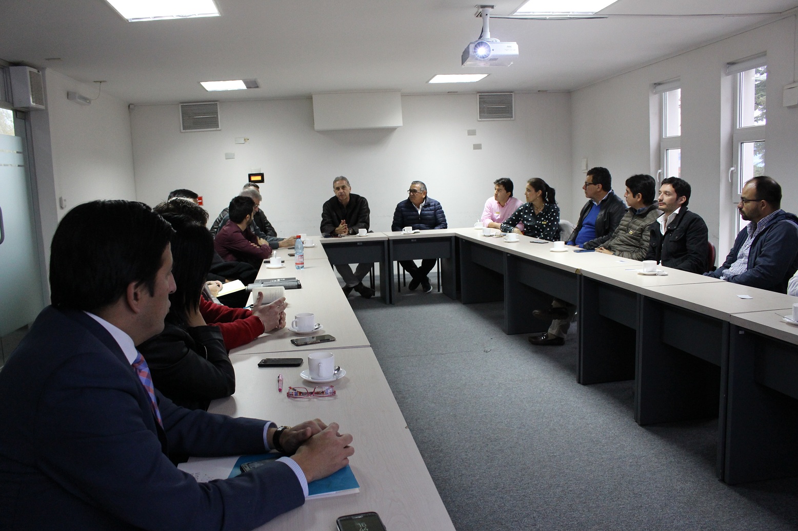 Delegación empresarial colombiana asociada a la construcción visitan ...